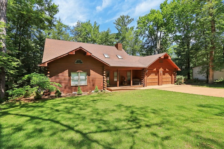 Wisconsin Dells Waterfront Log Home - ウィスコンシン・デルズ, WI