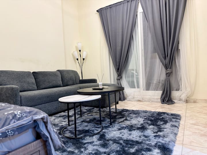 Stunning Luxury Studio Apartment With Sea View - Ajmán