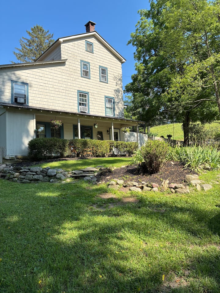 Historic Farmhouse Retreat Close To Town - Port Jervis, NY