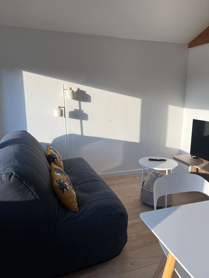 Maisonnette Avec Parking Privé Et Local à Vélos - Ain