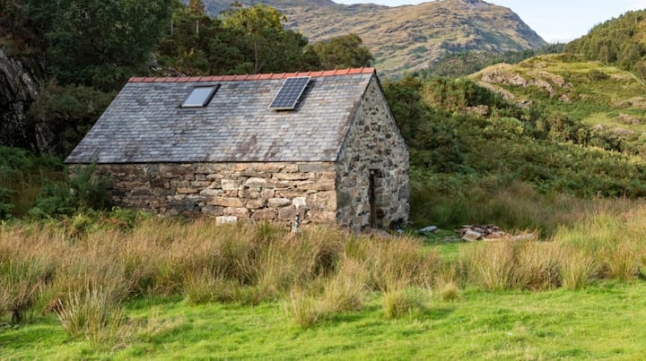 Llyndy Bothy (Stone Tent) - Snowdonia National Park
