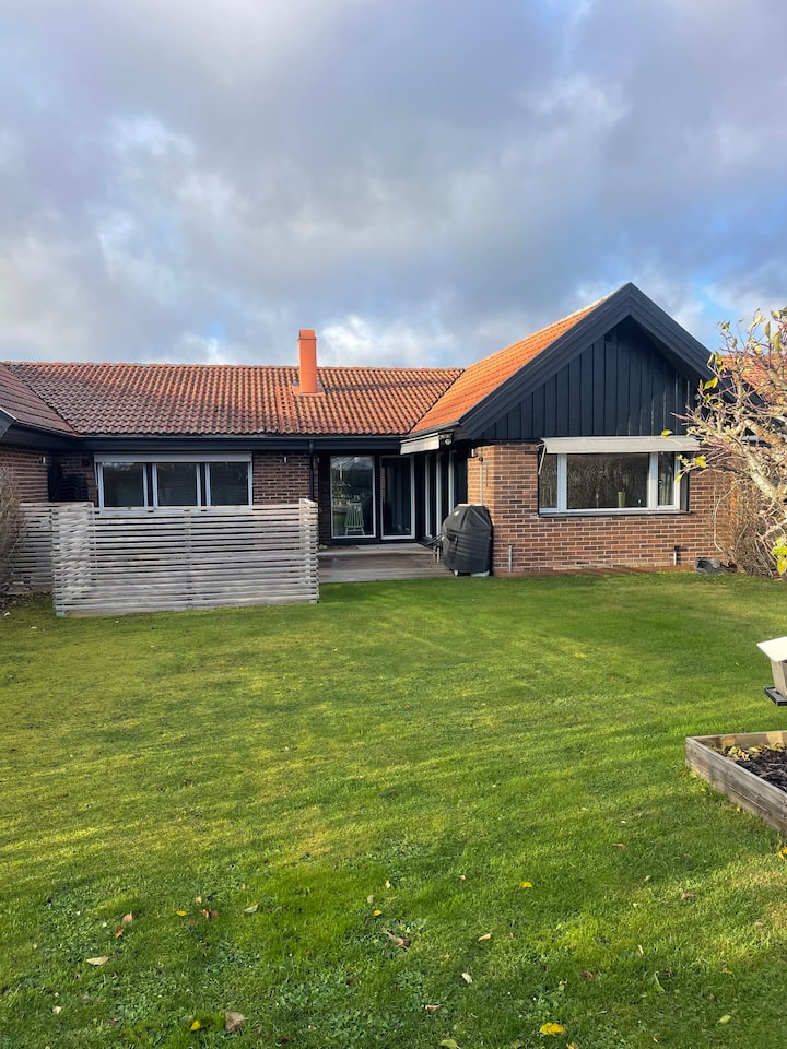 Radhus I Lugnt Villaområde - Jönköping