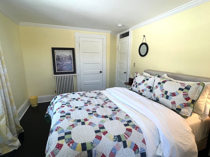 The Corner Room - Wolfeboro, NH