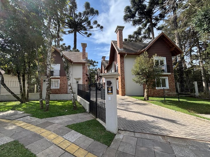 Condom: 3 Suítes, Churrasq, Pátio Priv, Lava-seca - Canela