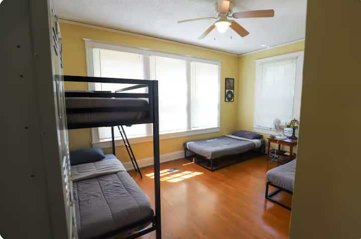 Memphis R&r House Shared Mixed Gender Dorm Bed 2 - Memphis, TN