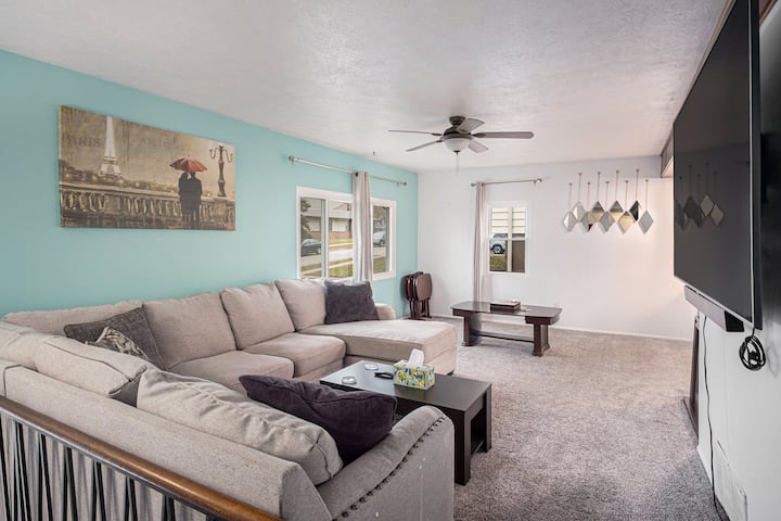 Parkside Home With Gym {30% Off Monthly Stays!} - Omaha, NE