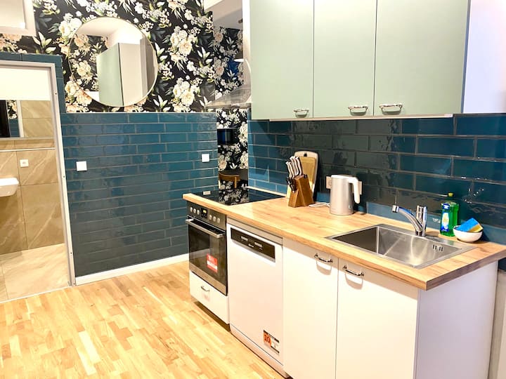 2 Bedroom Retreat In Lively Area - Berlin