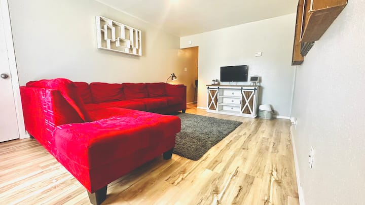 Cutest Centrally Located - 러벅