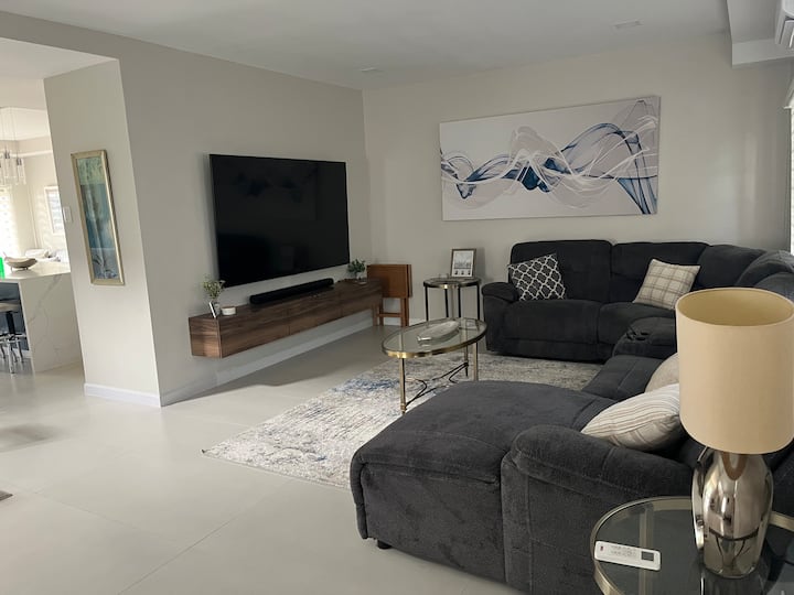 Stunning Hillside Townhouse - Port of Spain