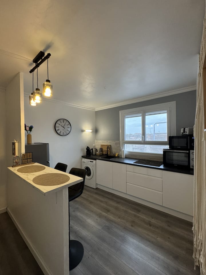 T1 Rénové Au Centre | Calme | Parking Privé - Angoulême