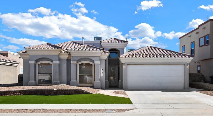 Spacious 4br | 3ba | 2 Masters | Tvs In Every Room - El Paso, TX