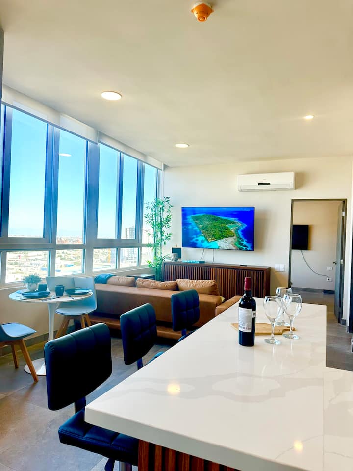 Depa Centro Mty: Vistas Increíbles, Wifi Y Café - Monterrey