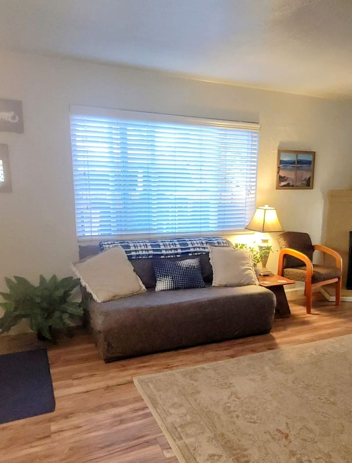 Serene Stay - Lake California