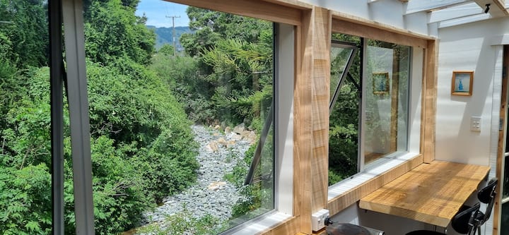 Golden Bay Stream View Cabin - Tākaka