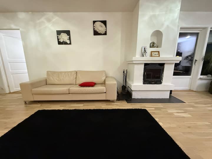 Studio Villa Med Stor öPpen Yta Nära Naturen - Huddinge