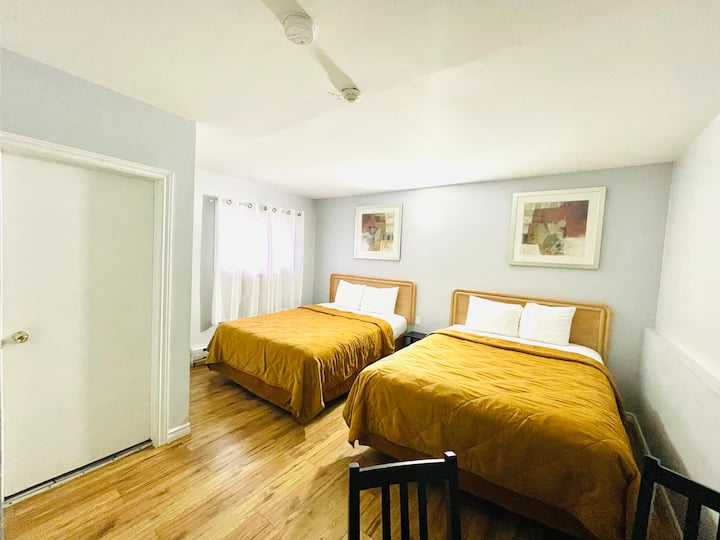 Family Suite 6 Guests - Niagara Falls