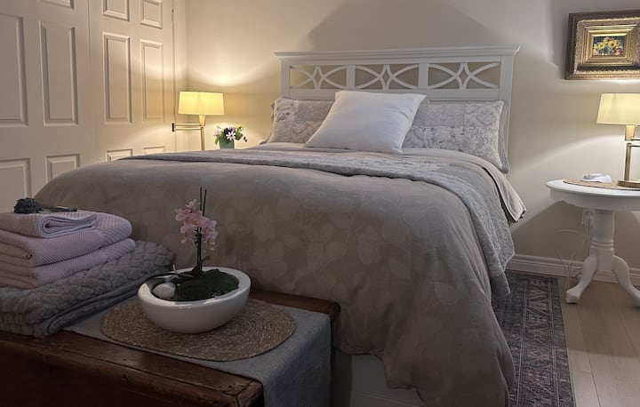 Adorable & Whimsical, 1 Bedroom Garden Suite - Guelph