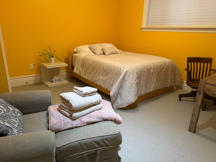 Private Room 10 Min To Subway With Free Parking - Toronto