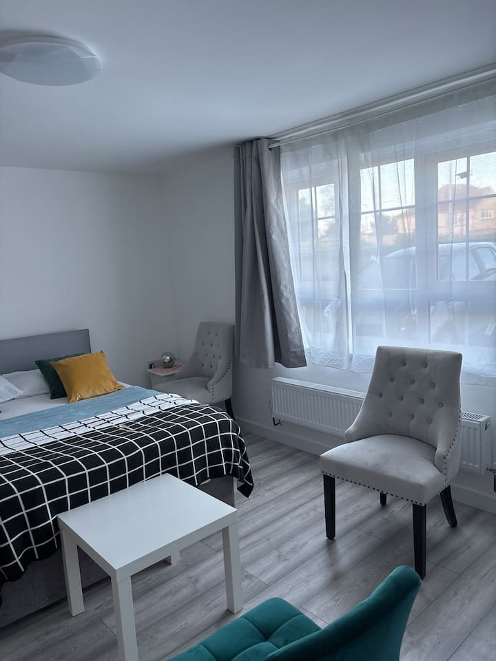 Studio With Its Own Kitchen And Bathroom - Scottish Gas Murrayfield Stadium