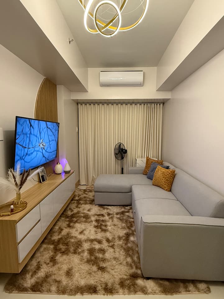 Glamorous/moa/2 Bed/smdc/netflix/pool View/safe - Manila