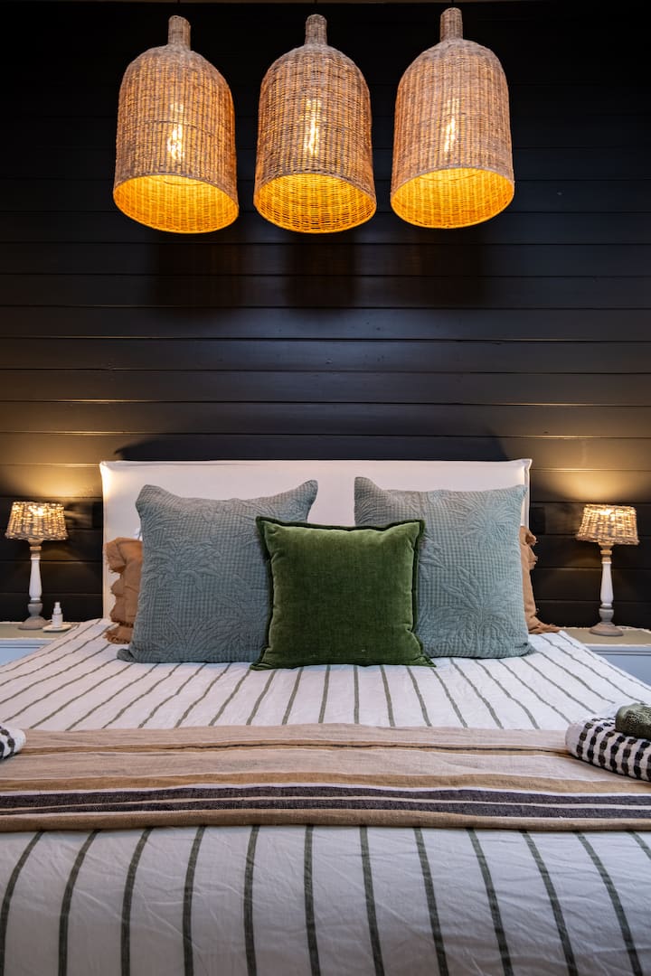 New No.87 Hokitika  - Modern Beach Retreat. - Hokitika