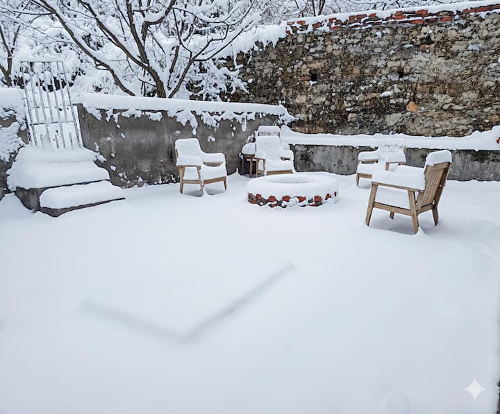 Snowhaven 2 Bhk-private Patio-sakinn Stays-manali - Manali