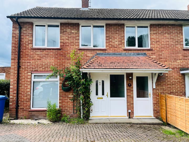 3br Home For Contractors & Families|wifi + Parking - Wokingham