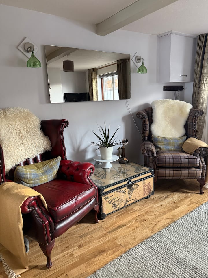 Cosy Country Cottage - Beaconsfield