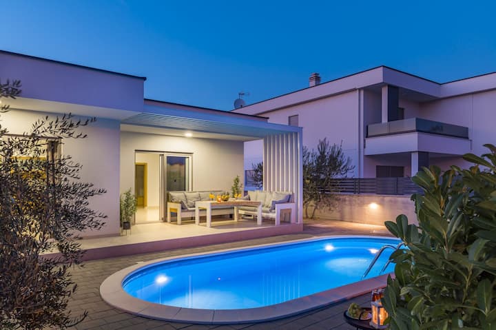 Holiday House Libra, 4-bedroom Villa With Pool - Šibenik