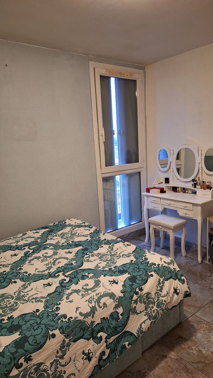 Chambre Privée Pour Filles Uniquement - Villeneuve-la-Garenne