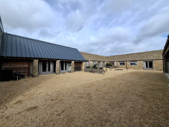 Maltings And Stables At Hazlecote Farm Cottages - Tetbury