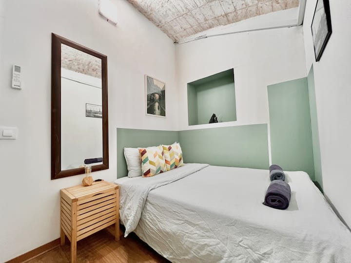 Room For Two Center Sg* - Barcelona
