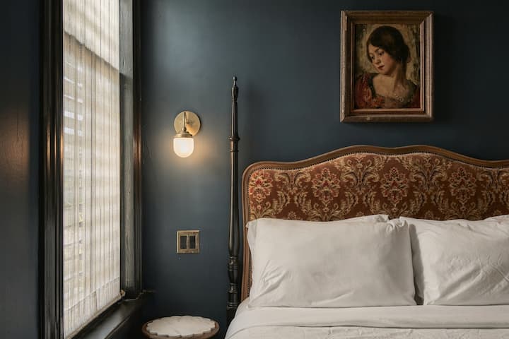 Indigo Room | Hotel Saint Helen | Walk Downtown - Galveston, TX