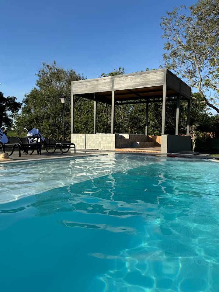 Hidromassagem, Piscina Aquecida 32°, Ar E Enxoval. - Itapetininga