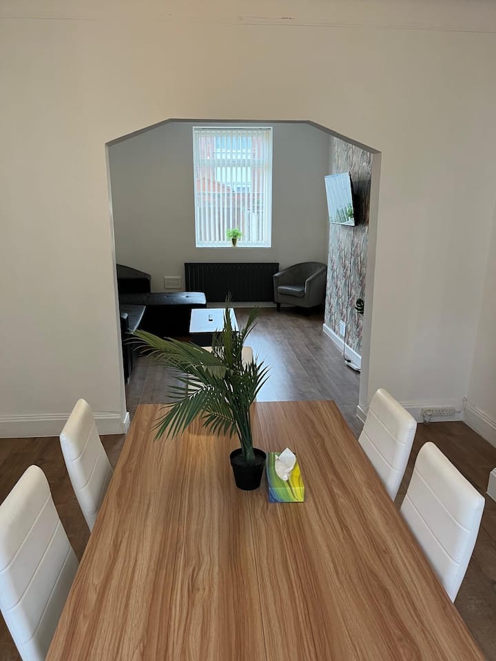 Spacious, Modern 3br House, Lfc, Free Parking - Wirral