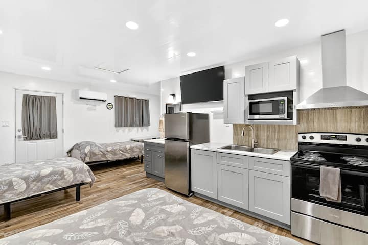 Chims Cabins- 1 Queen & 2 Twin Beds, Full Kitchen - Port Alberni