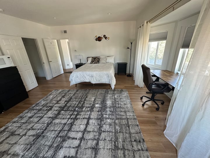 Cozy Privet Room With View - Hollywood, CA