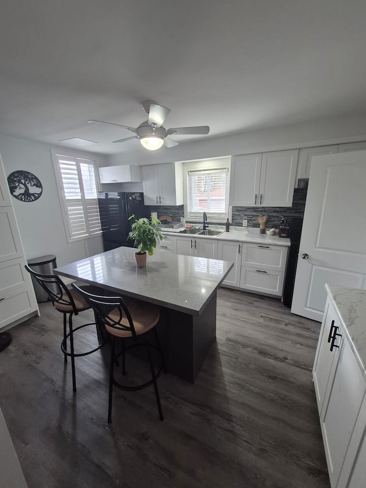 Home Sweet Home - 2 Bedroom Suite - Brantford, ON