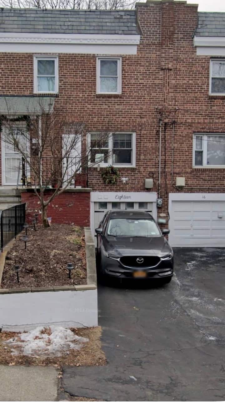 Charming One-bedroom Apartment With One Queen Bed - Yonkers, NY