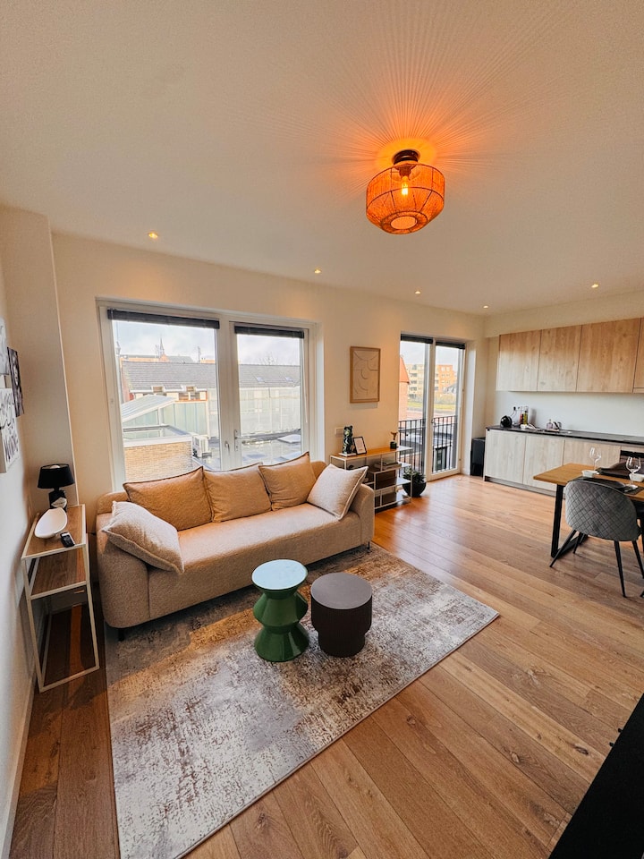 Licht, Modern & Warm Appartement - 에인트호벤