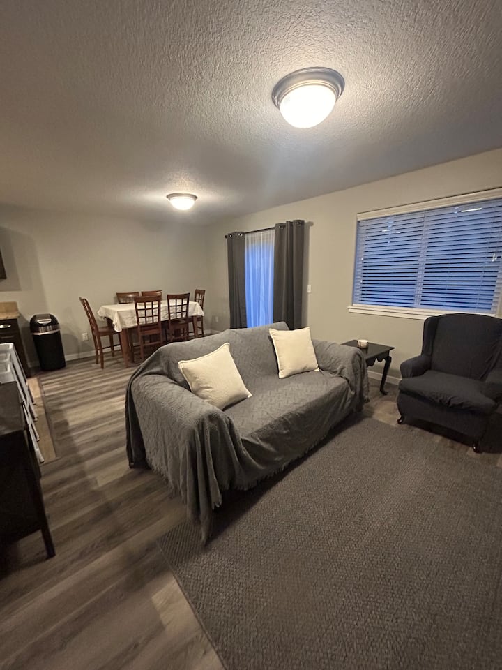 Gonzo’s Place  
Cozy 3br 2ba Townhouse Near Shops - Vancouver, WA