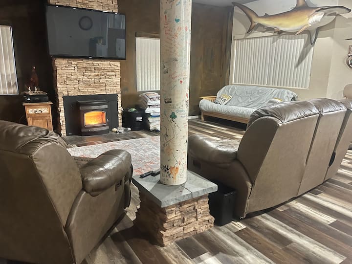 Lakeside Walkout Private/safe Golf
Boater Friendly - Pueblo West, CO