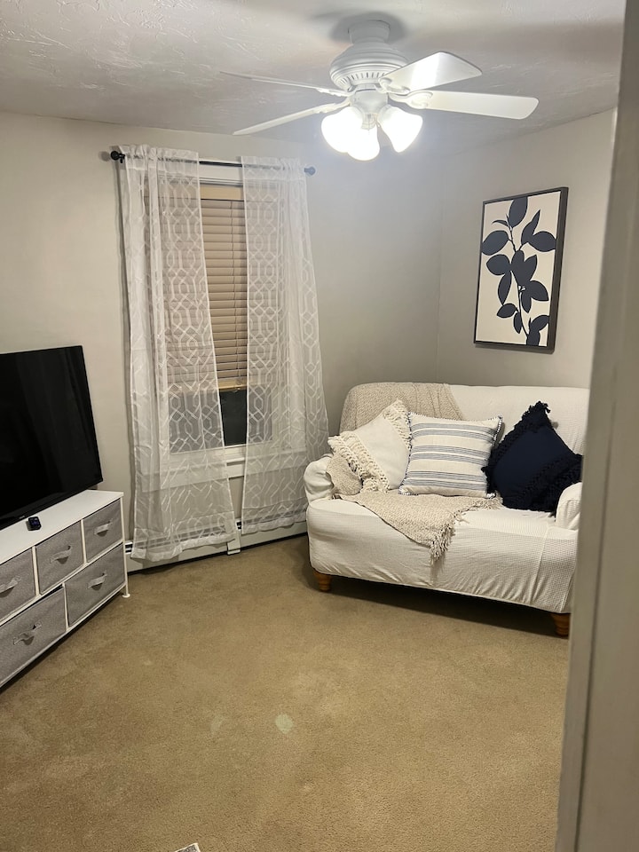 Private 2 Bedrooms/jacuzzi Tub 13 Mls To Gillette - Rhode Island