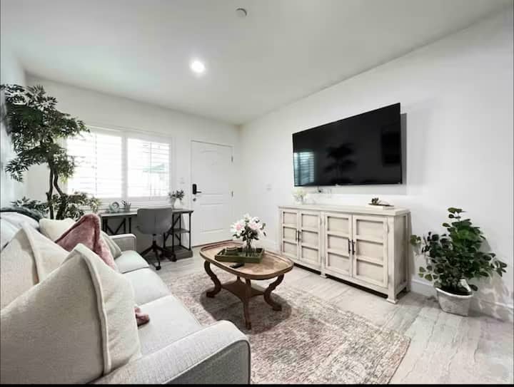 Sunny Stay King Bed Sfbd 4 Guest - Santa Ana, CA
