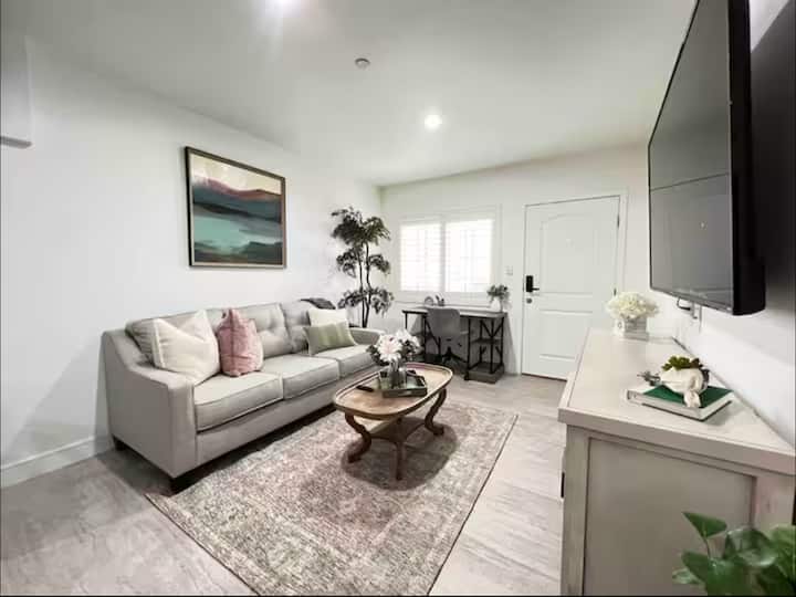 Guest Fav Opulent King+sfbd/wd 6mi Disney 2mi Hosp - Santa Ana, CA