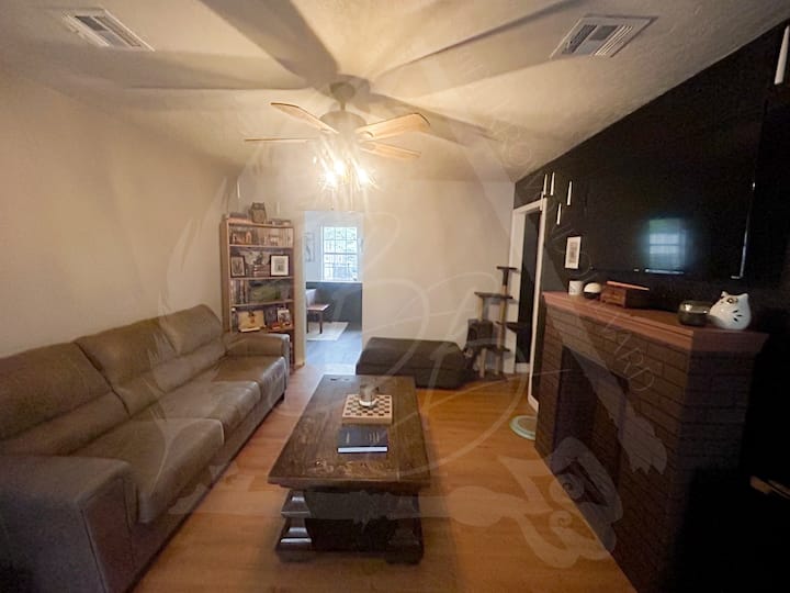 Burrow On Boulevard (Currently Updating Photos) - Lawton, OK