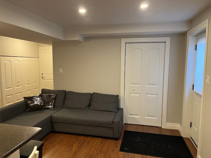 Cozy 1br Apt W/ Private Entrance | Walk To U Of G - Guelph