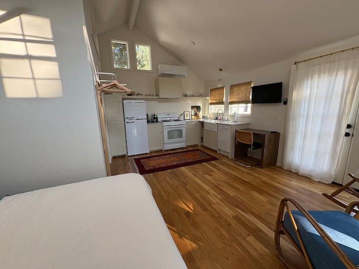 Cottage In Bryker Woods - Austin, TX