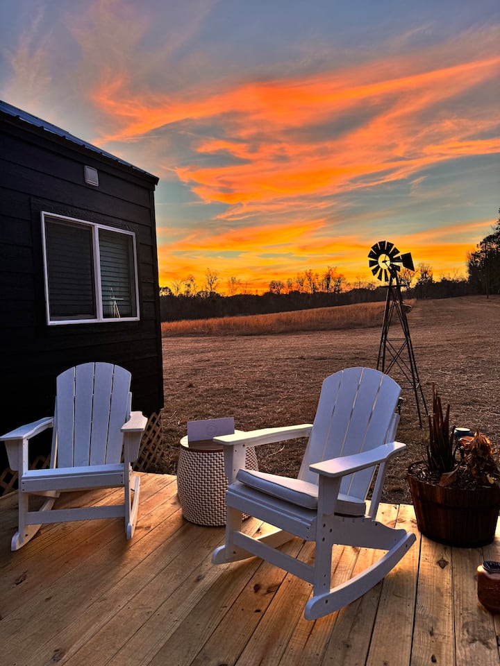 Surya Farmhouse Tiny Home W/sunsets & Fenced Yard - Florida