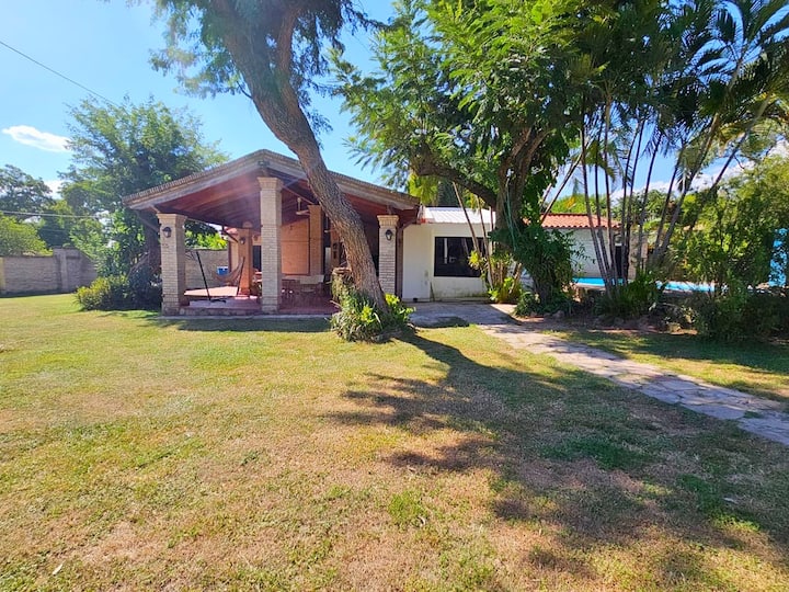 Don Vera · Piscina Y Confort En Casa De Verano - Paraguay